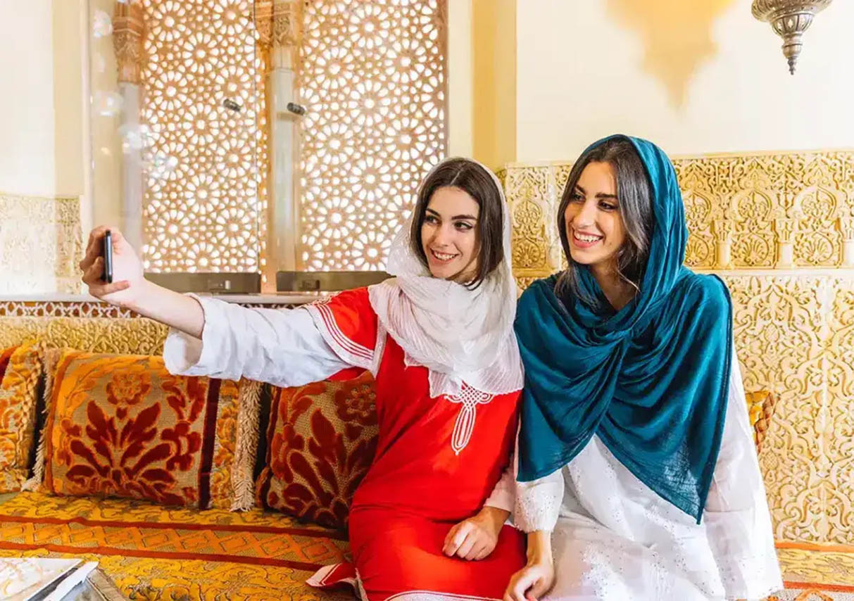 What to Wear in Morocco as a Female Traveler: A Culture-Respecting ...